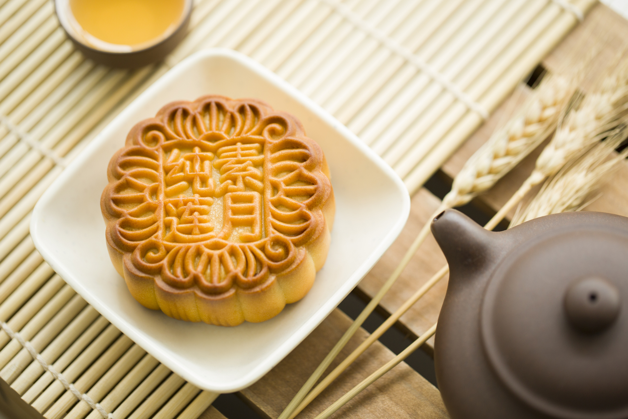 Eat mooncakes the healthy way to keep three-highs away. - AXA Hong Kong